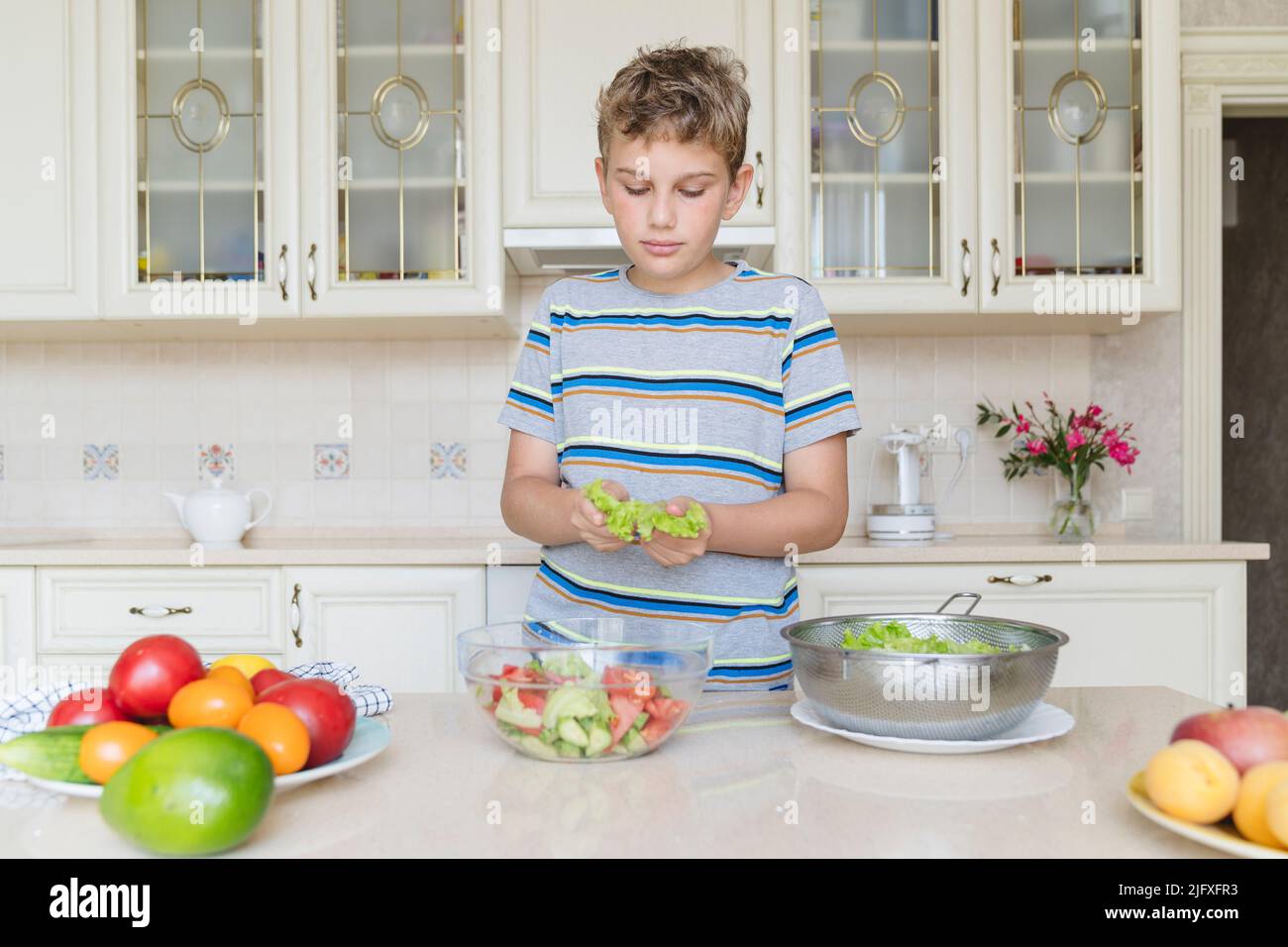 Boy cooking vegetables 10 hi-res stock photography and images - Alamy