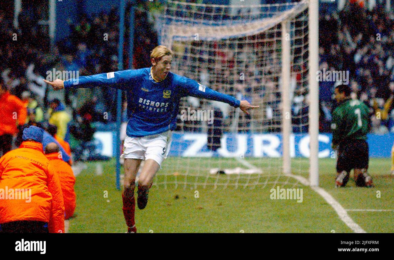 Peter crouch portsmouth 2001 hi-res stock photography and images - Alamy
