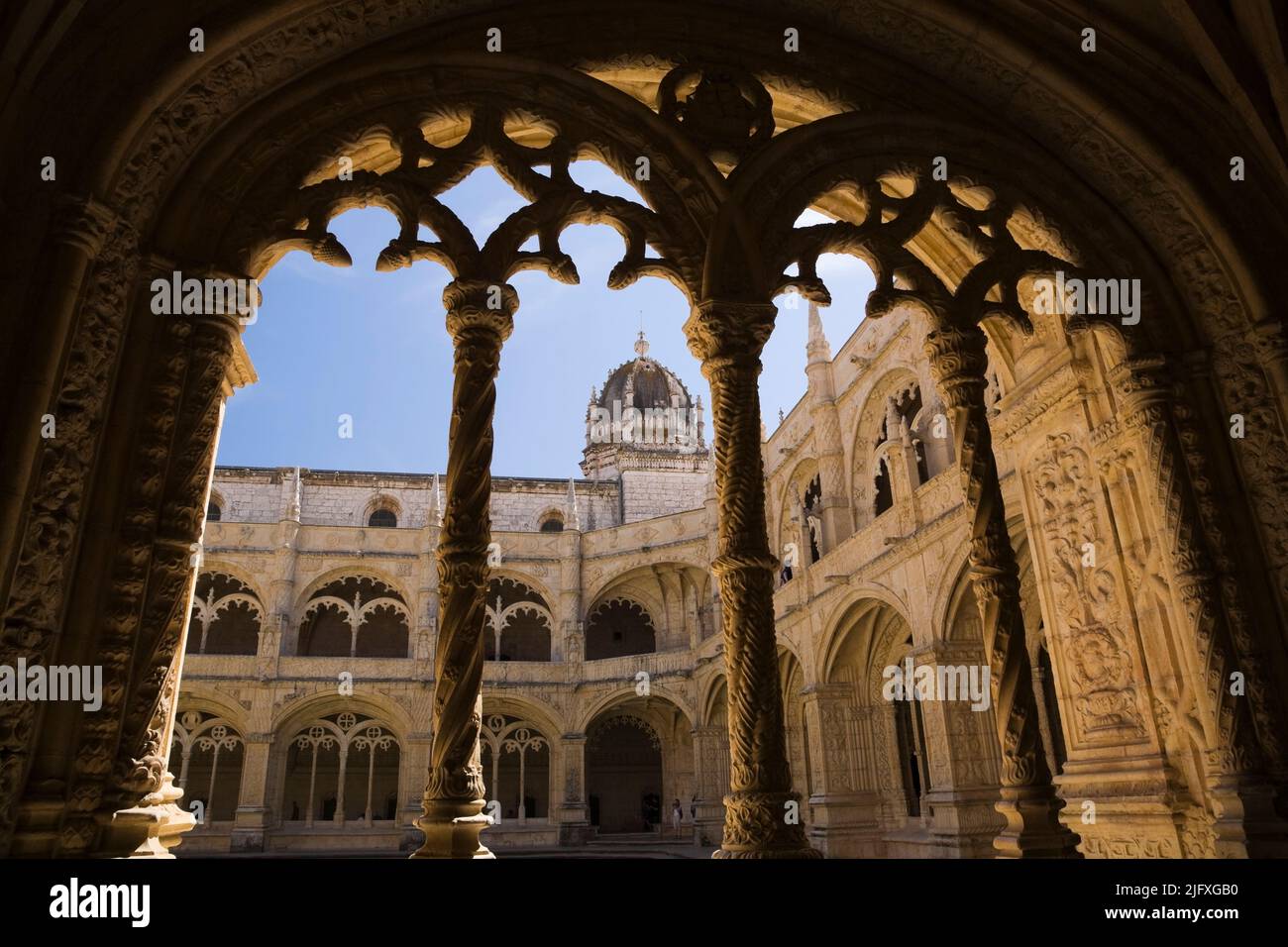 Architectural details of the Jeronimos Monastery and inner courtyard ...