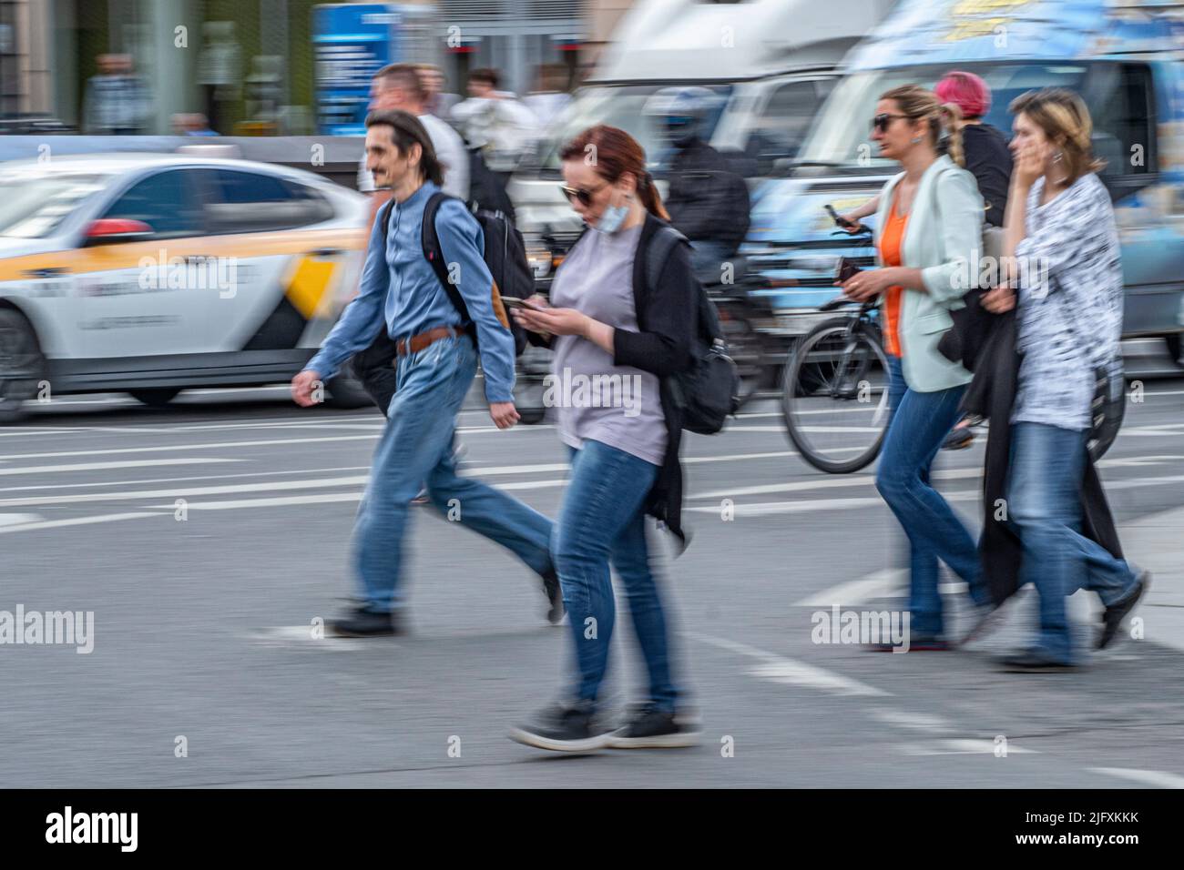 Russia, Moscow. Citizens on one of city streets Stock Photo - Alamy