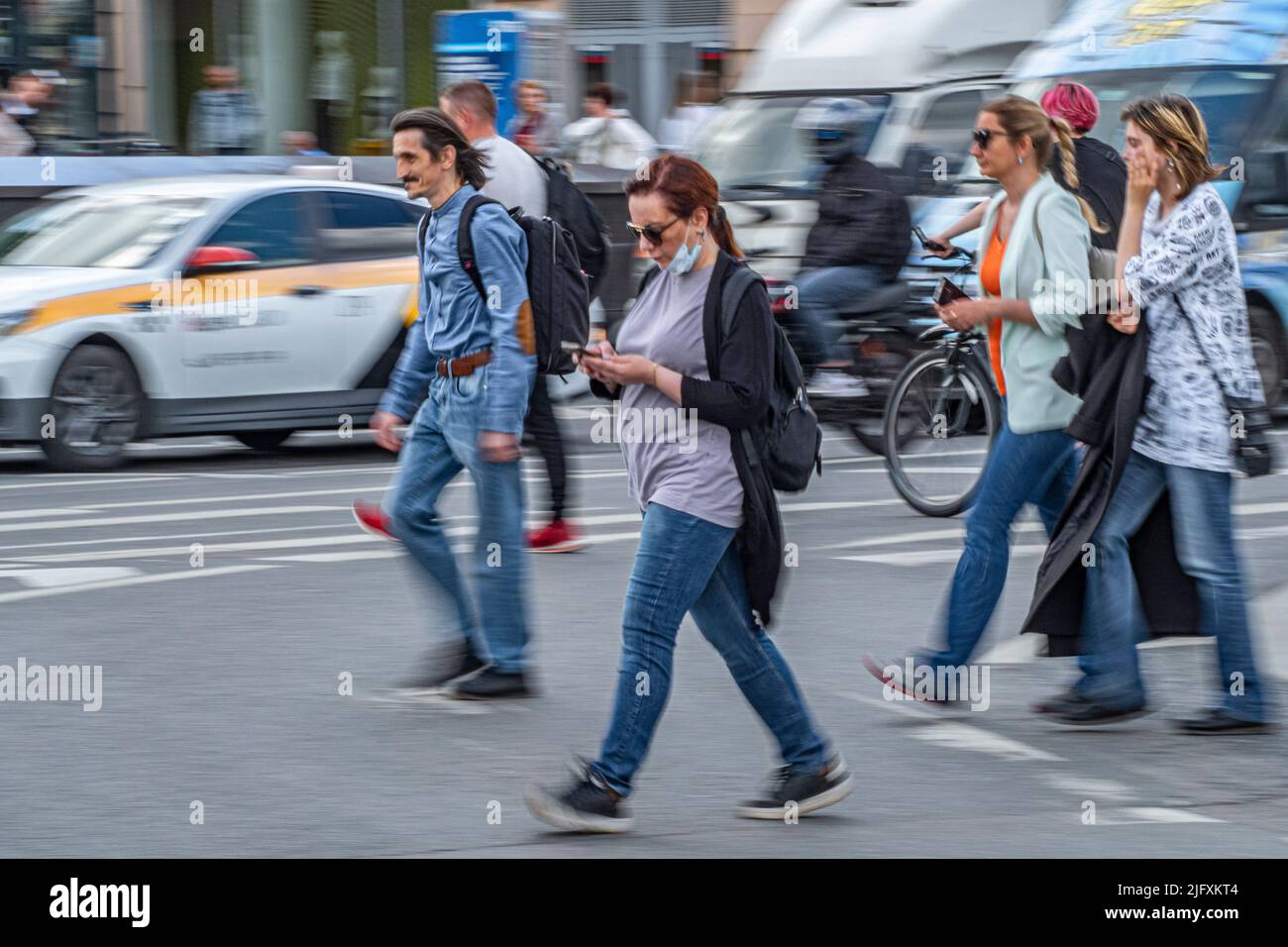 Russia, Moscow. Citizens on one of city streets Stock Photo - Alamy