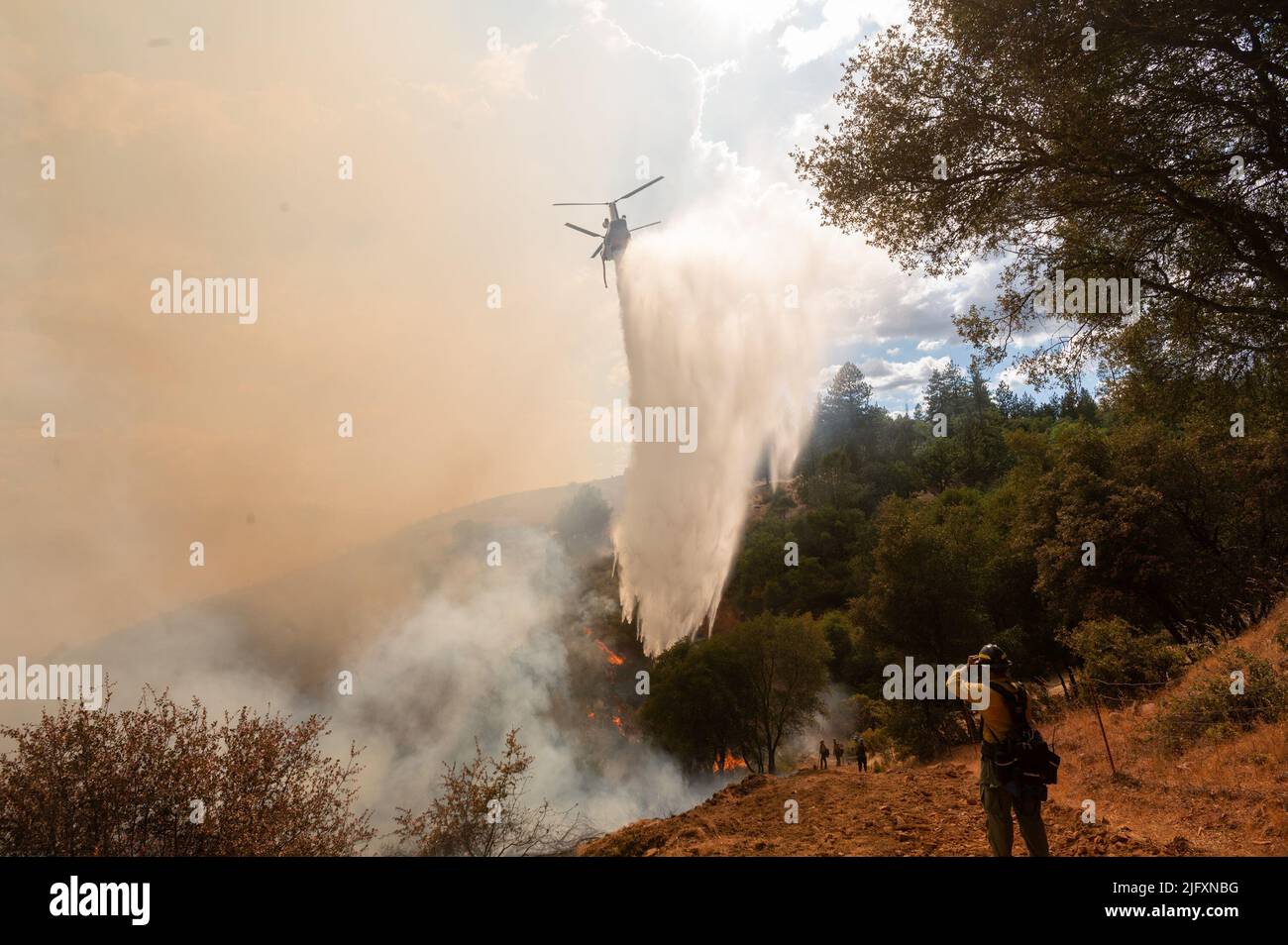 Pine Grove, CA, USA. 5th July, 2022. Helicoptors drop water on the ...