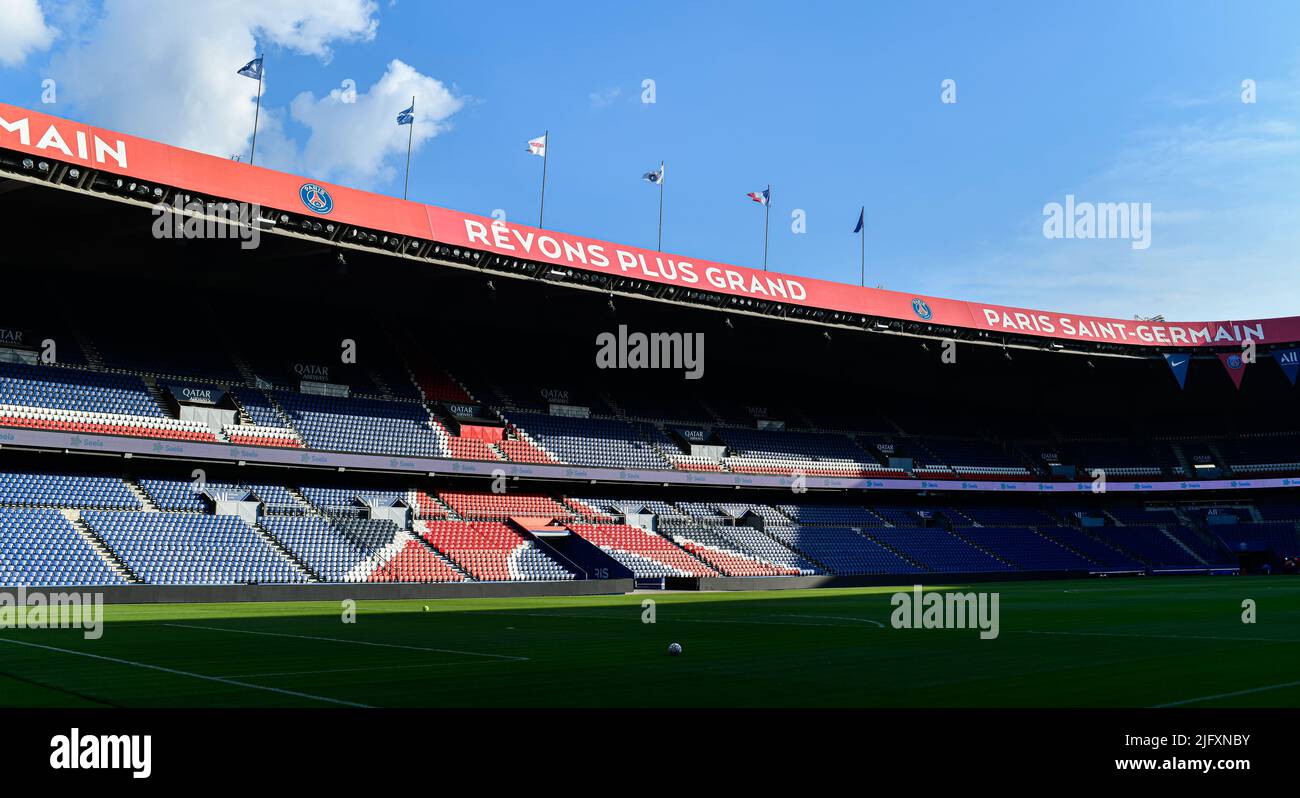 Psg stadium hi-res stock photography and images - Alamy