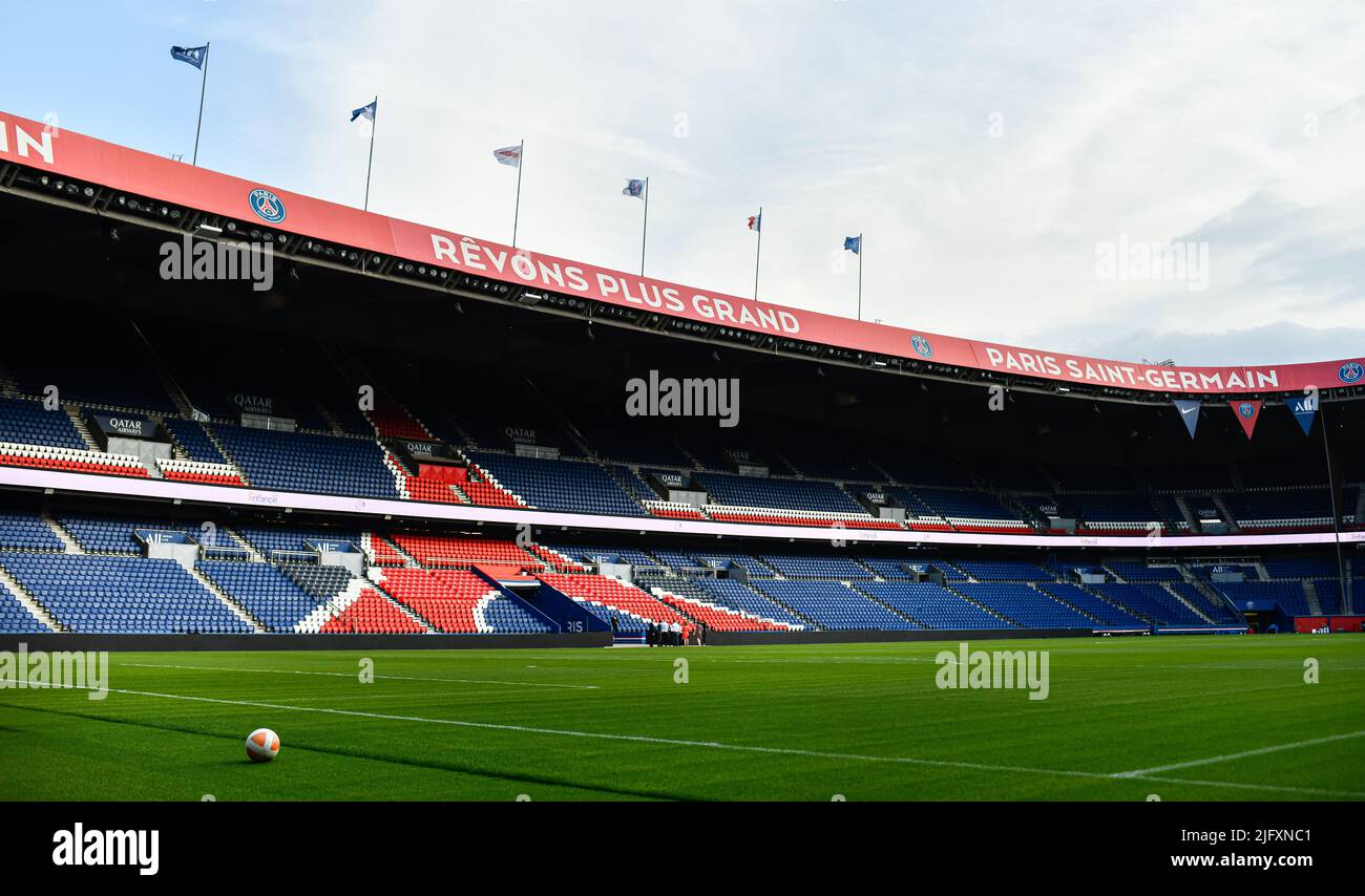Psg stadium hi-res stock photography and images - Alamy