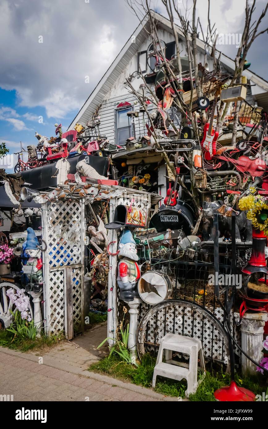 Crazy house, decorated with repurposed junk, by artist Dan Seguin, on ...