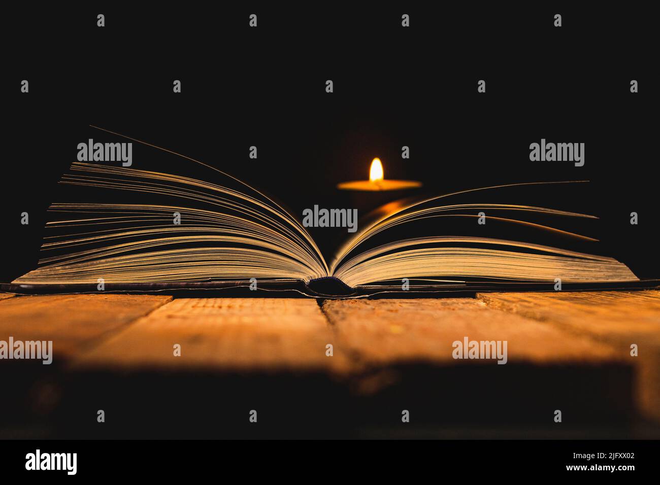 Horror story book cover hi-res stock photography and images - Alamy