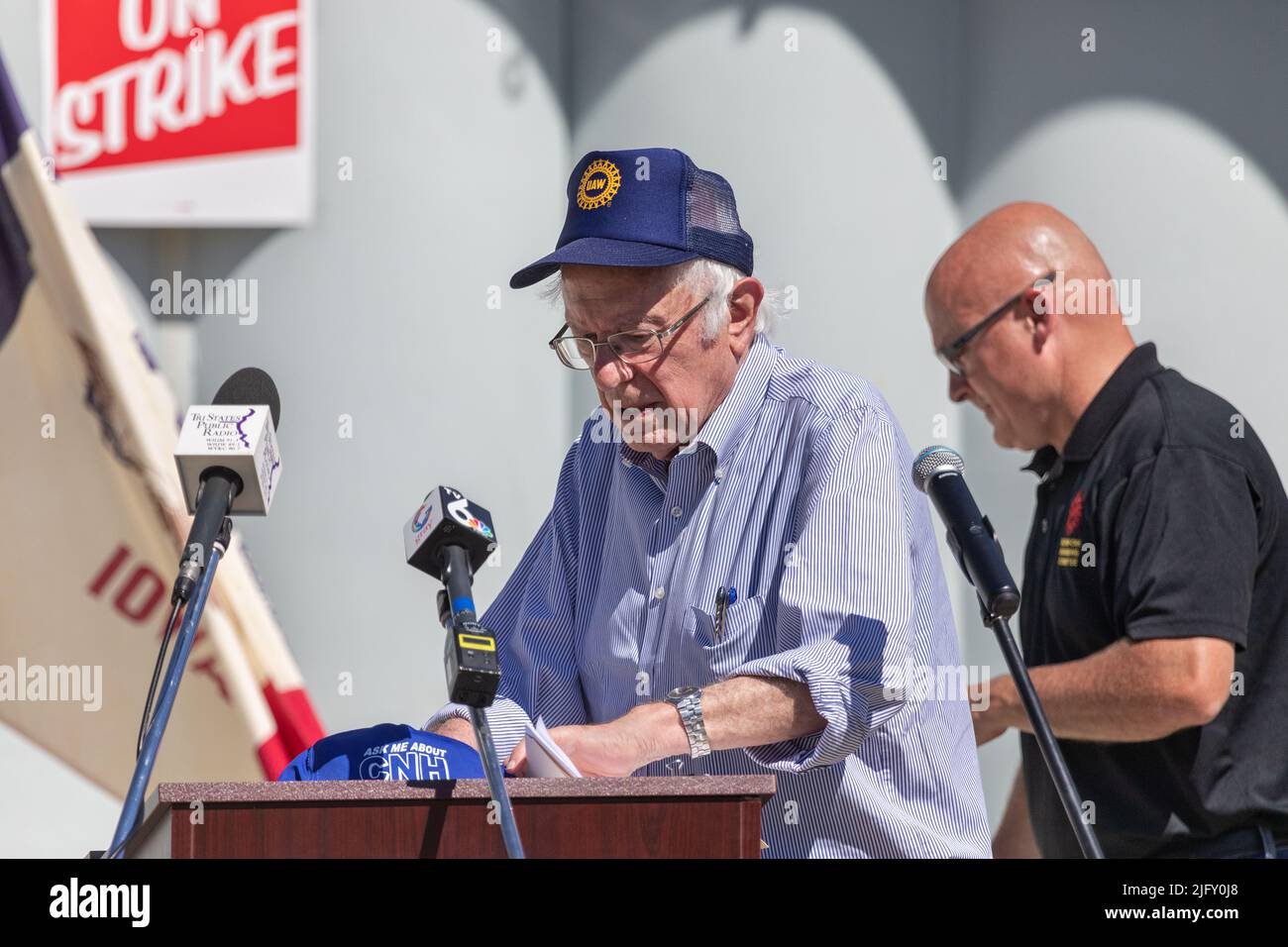 Uaw hat hi-res stock photography and images - Alamy