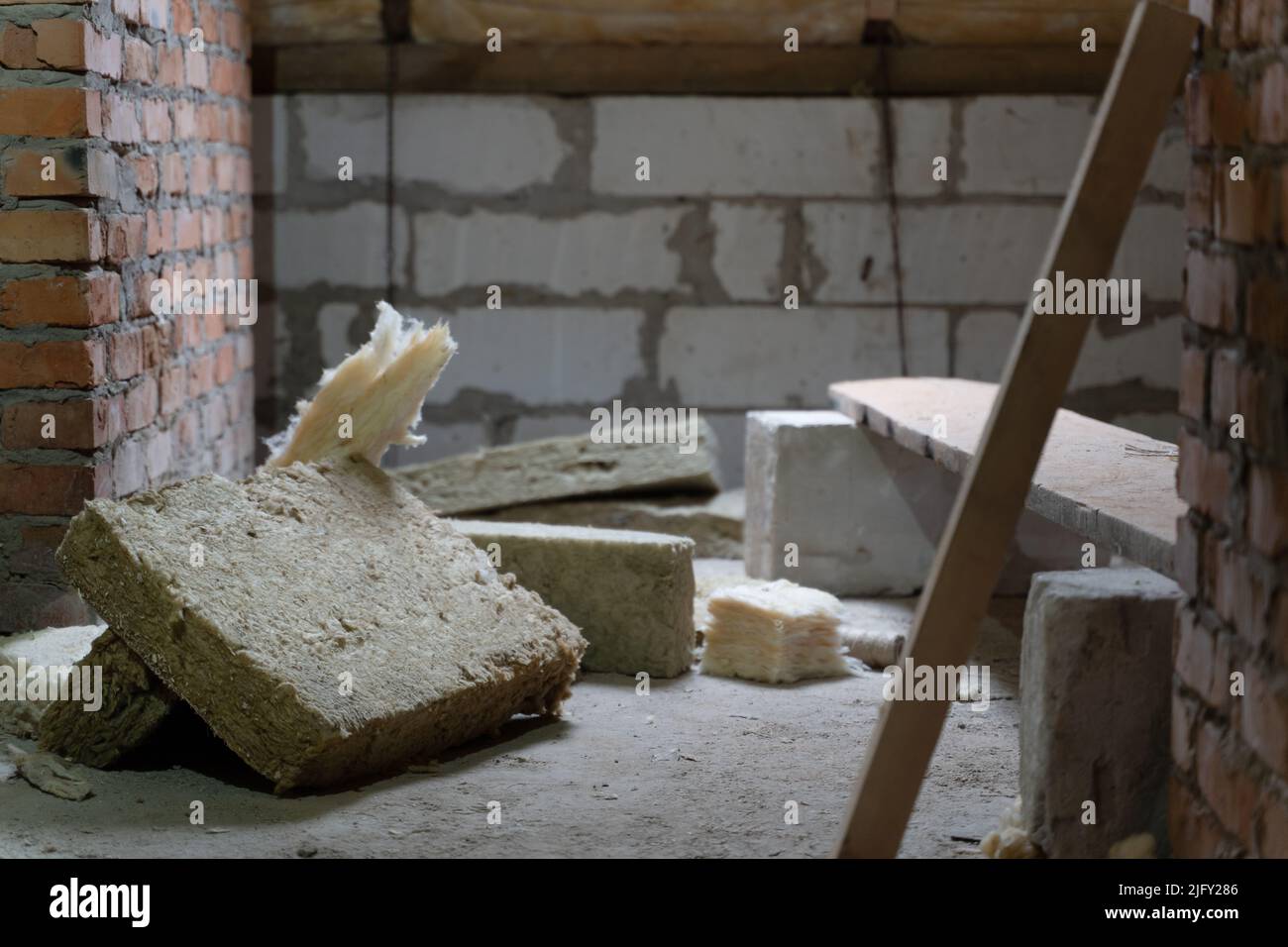 Scraps mineral wool insulation hi-res stock photography and images - Alamy