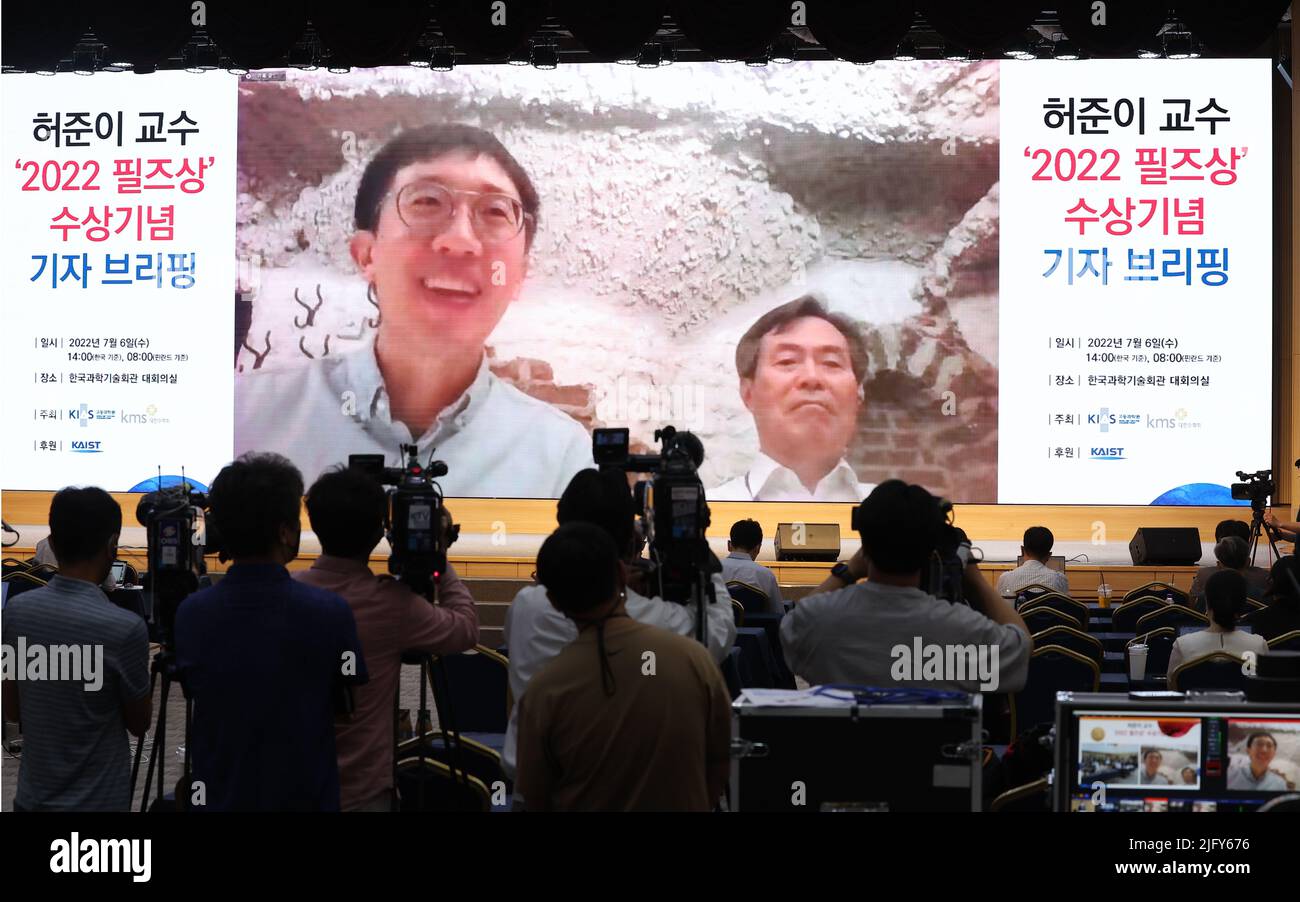 Seoul, South Korea, 06th July, 2022. Fields Medal winner June Huh (L ...