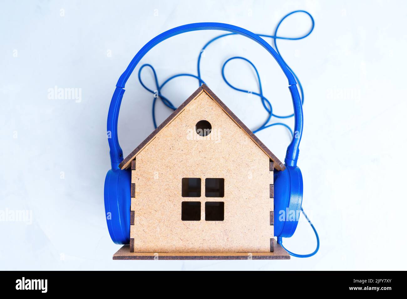 Headphones sound wave simple hi-res stock photography and images - Alamy