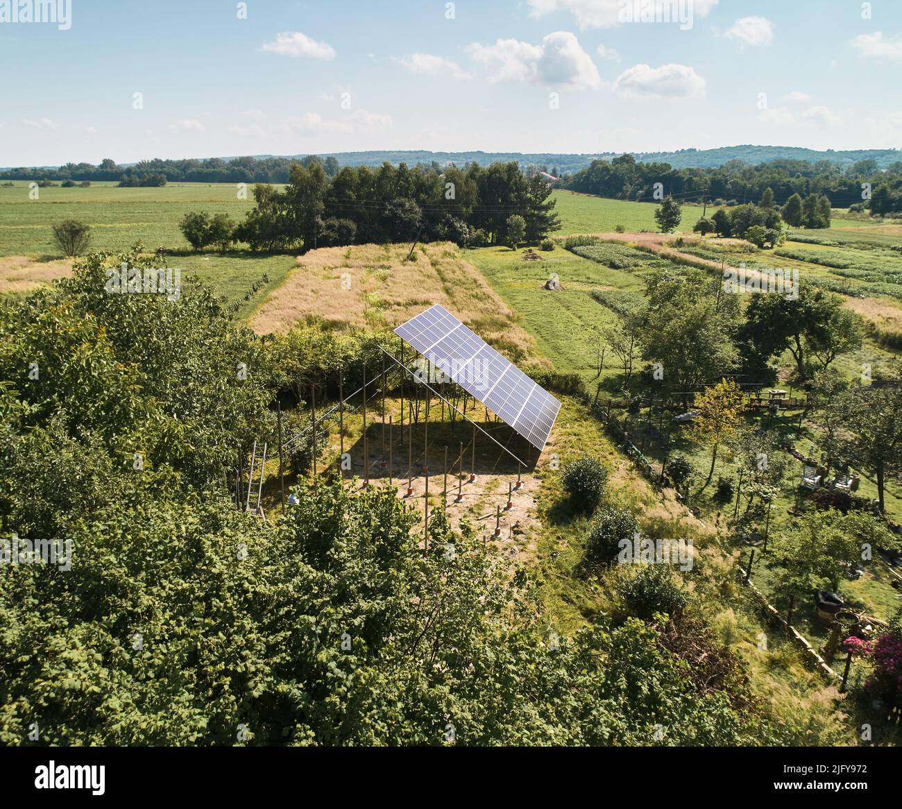 Photovoltaic solar panel and supporting structures for solar modules in ...