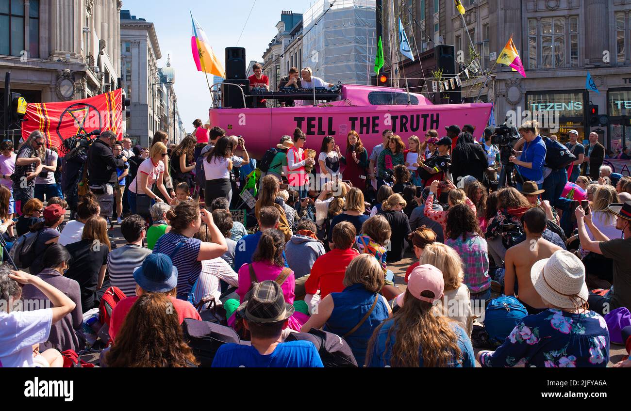 Climate change protesters at the Extinction Rebellion demonstration ...