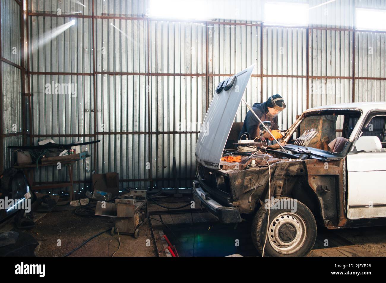 Craftsman in car repair shop hi-res stock photography and images - Alamy