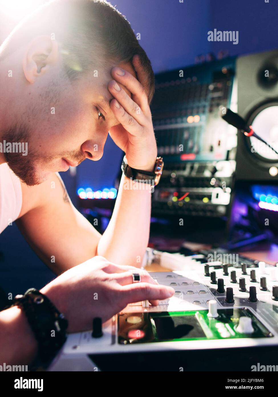 Dj starting hi-res stock photography and images - Alamy