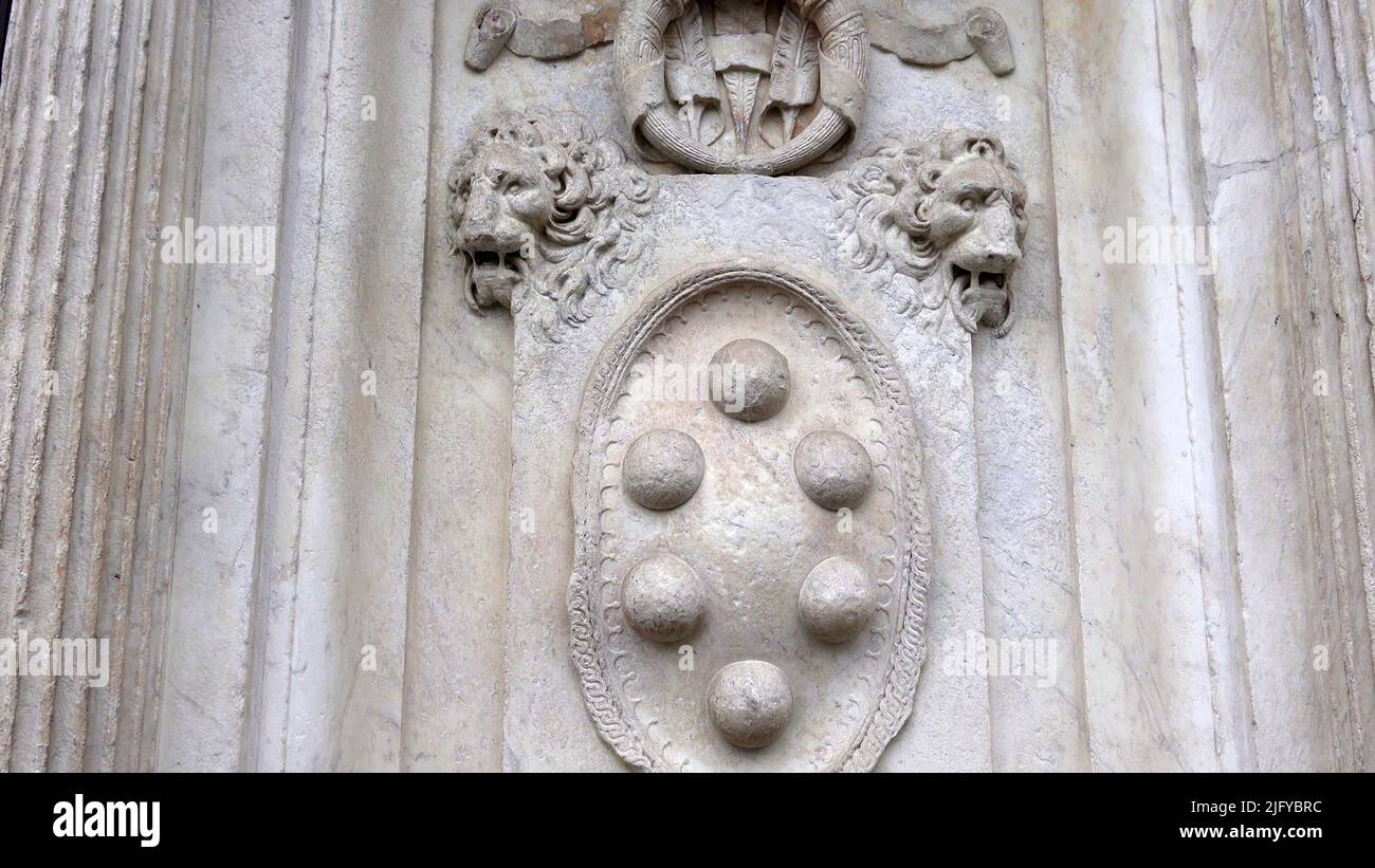The emblem of the De'Medici family in a marble statue Stock Photo - Alamy