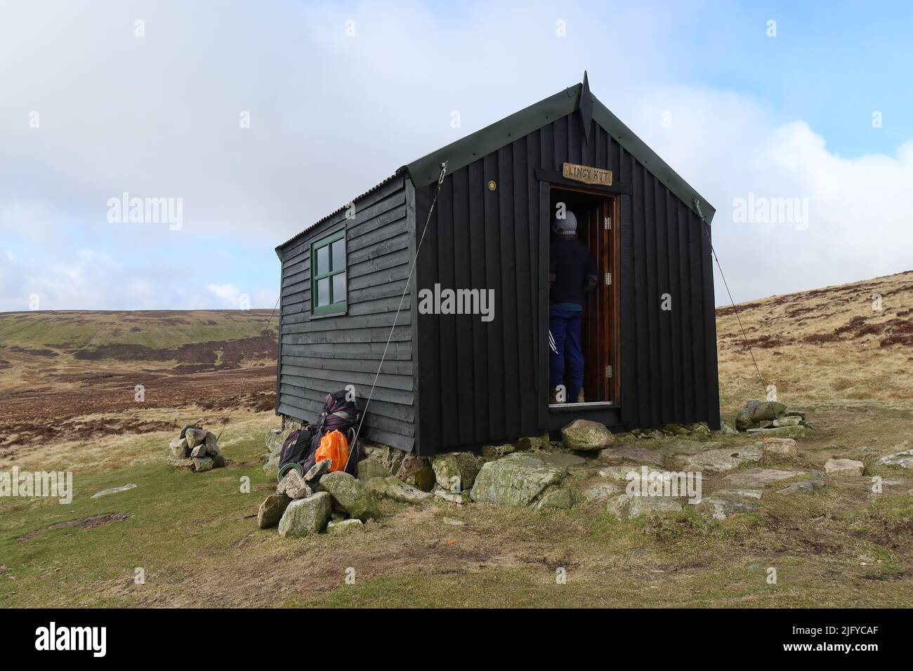 The Great Lingy Hut bothy. The Cumbria Way Long-distance trail. Lake ...