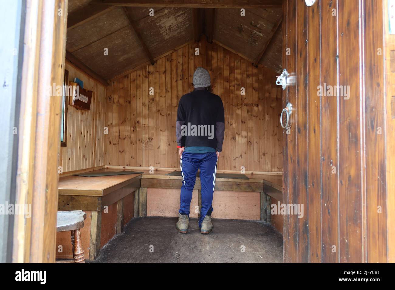 The Great Lingy Hut bothy. The Cumbria Way Long-distance trail. Lake ...