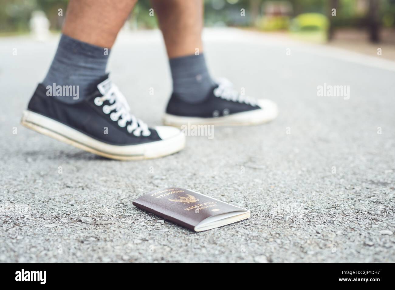Travelers Lost Their Thailand Passport At The Tourist Attraction