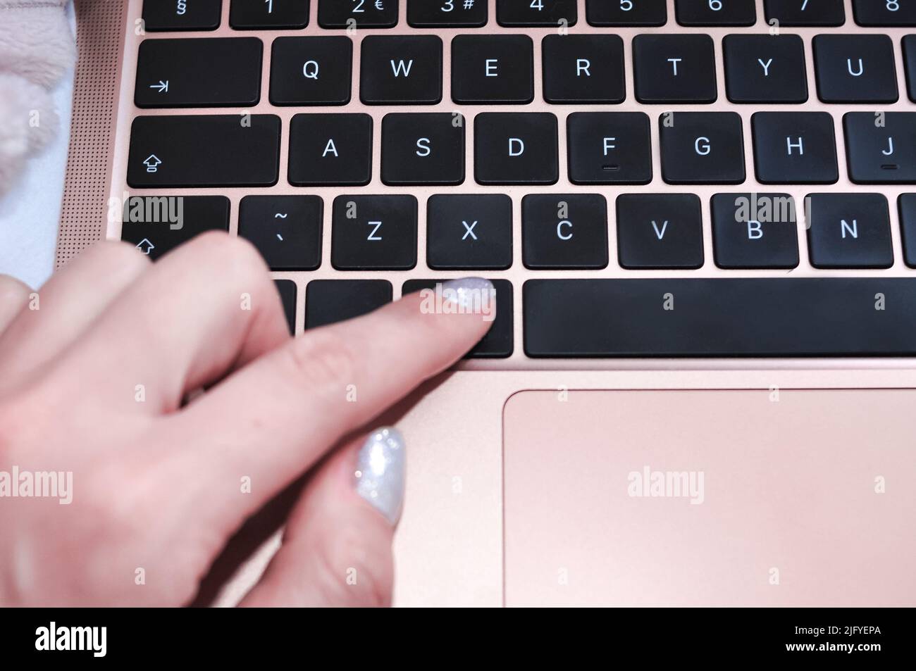 Pink laptop hi-res stock photography and images - Alamy