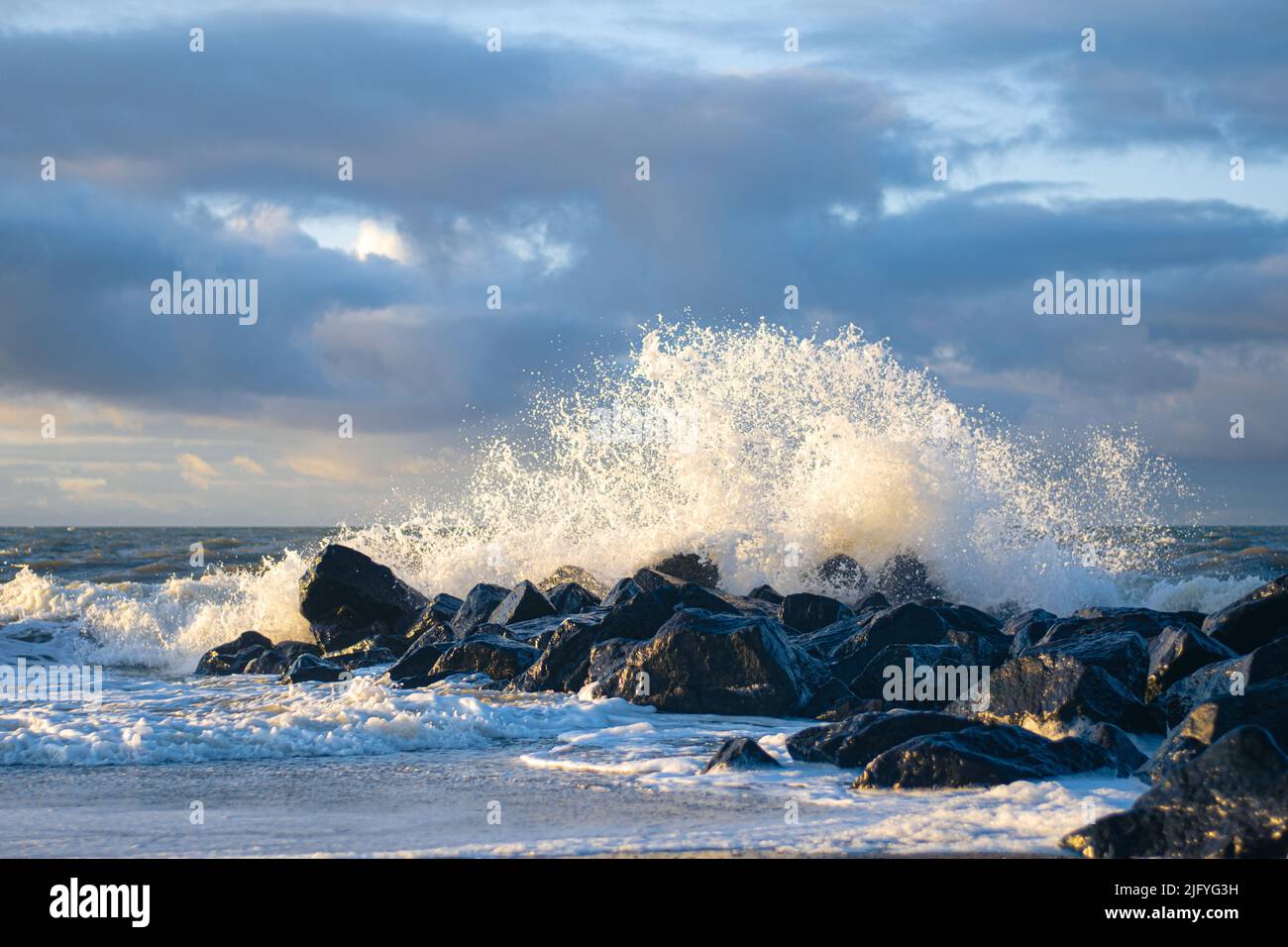 Quality wave photo hi-res stock photography and images - Alamy
