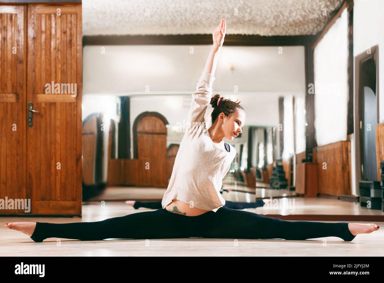 young woman trains the splits Stock Photo - Alamy