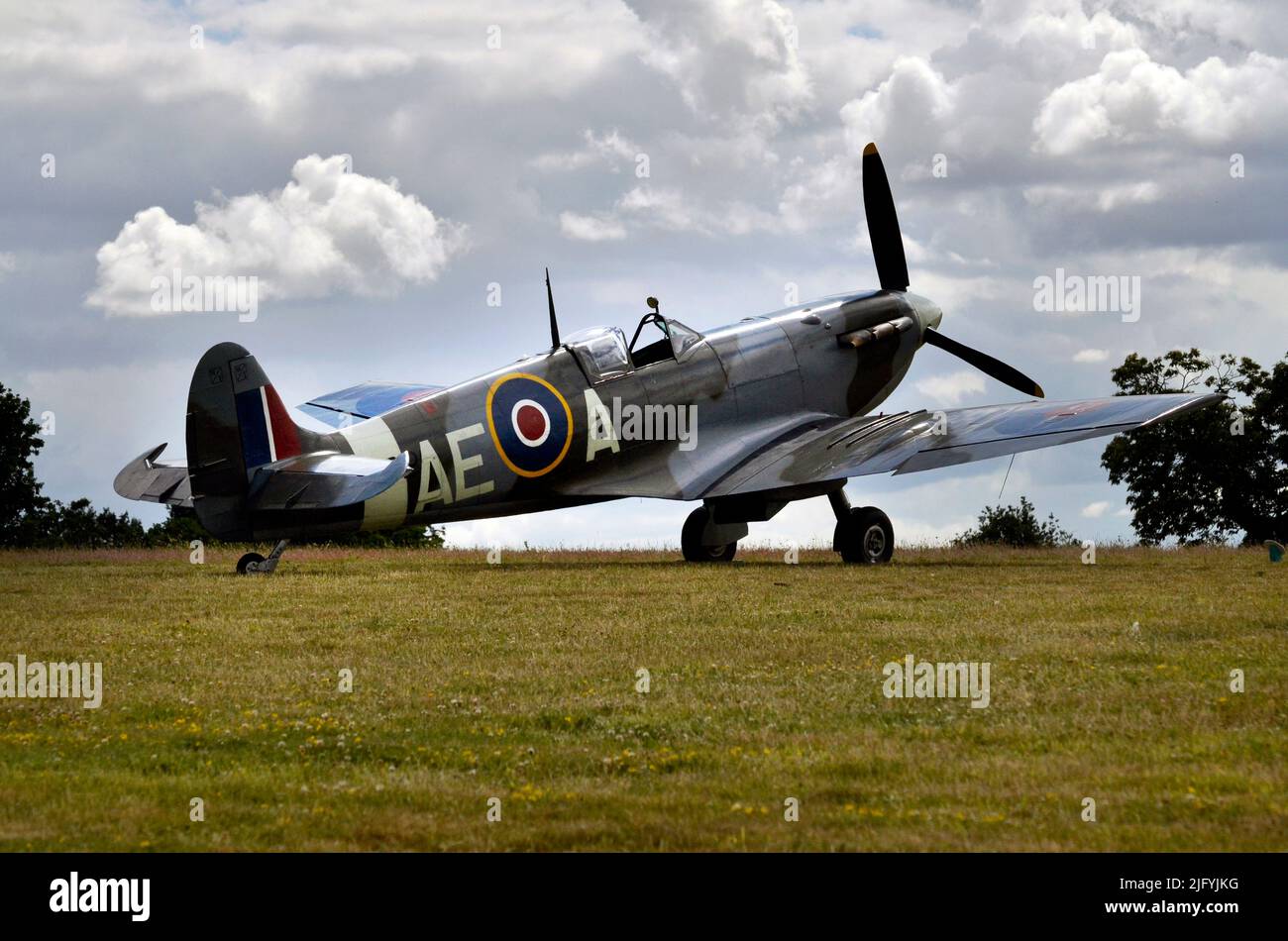 Spitfire engine hi-res stock photography and images - Alamy
