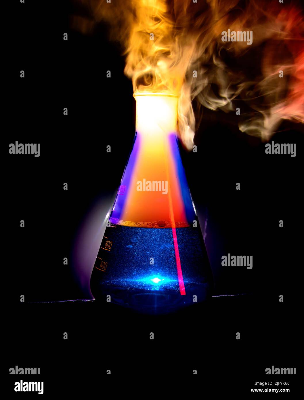 Chemical reaction flask hi-res stock photography and images - Alamy