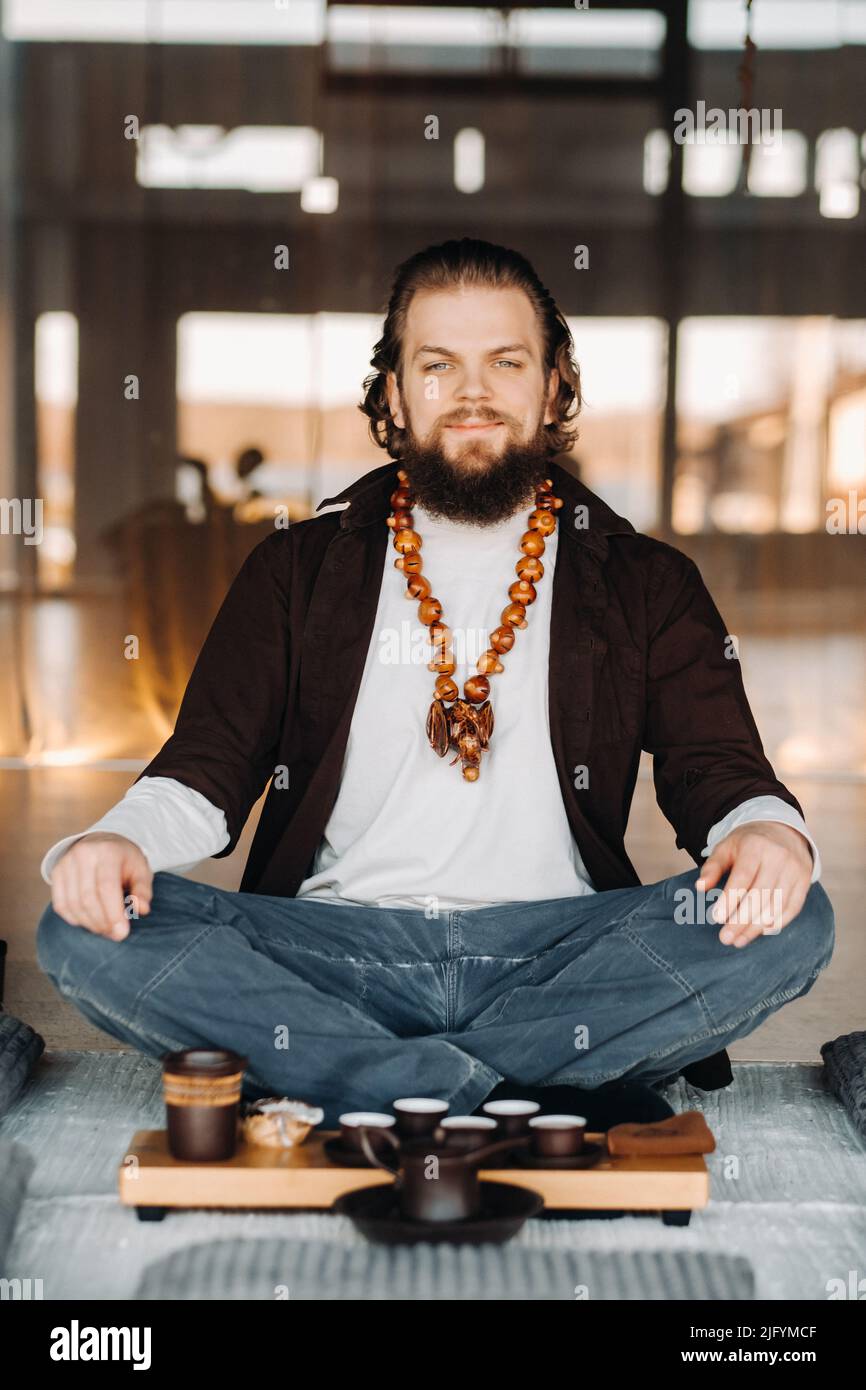 The tea master is preparing to hold a tea ceremony in the interior ...