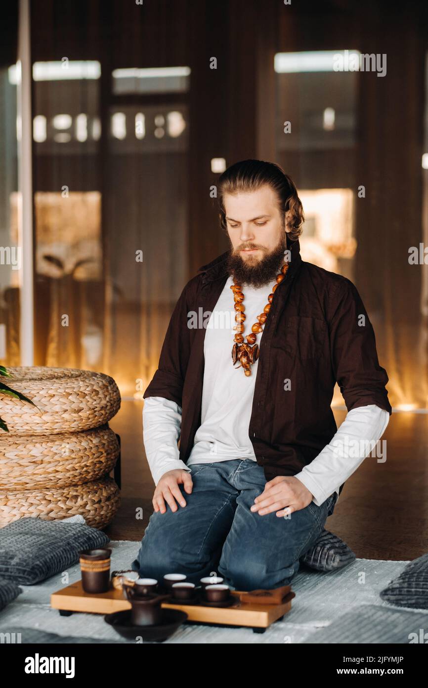The tea master is preparing to hold a tea ceremony in the interior ...