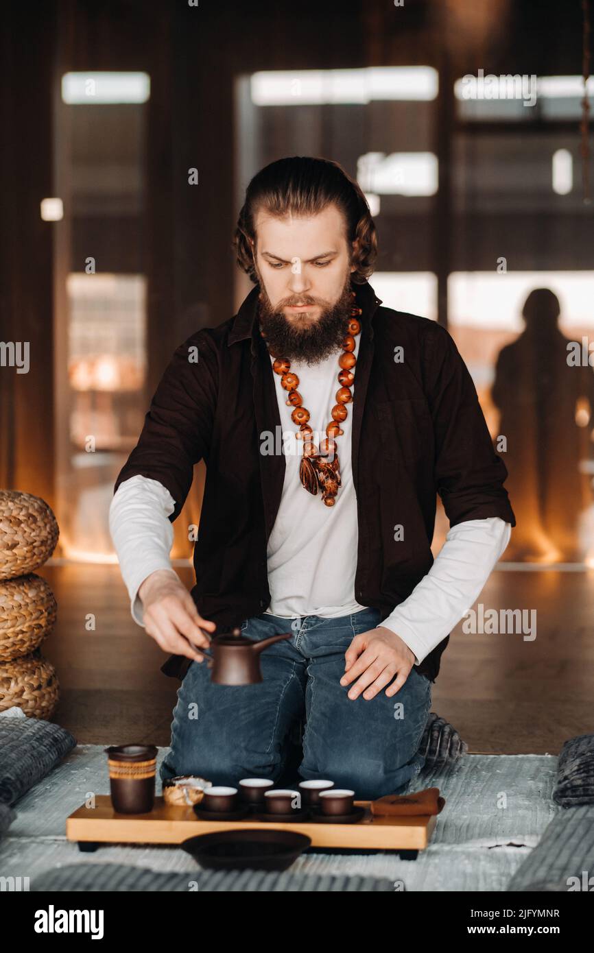 The tea master is preparing to hold a tea ceremony in the interior ...