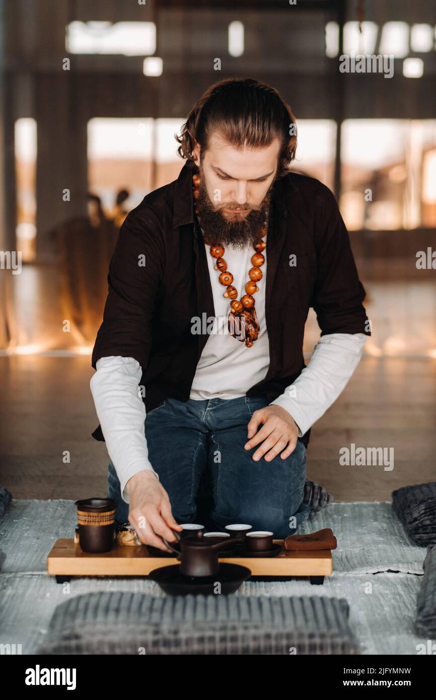The tea master is preparing to hold a tea ceremony in the interior ...