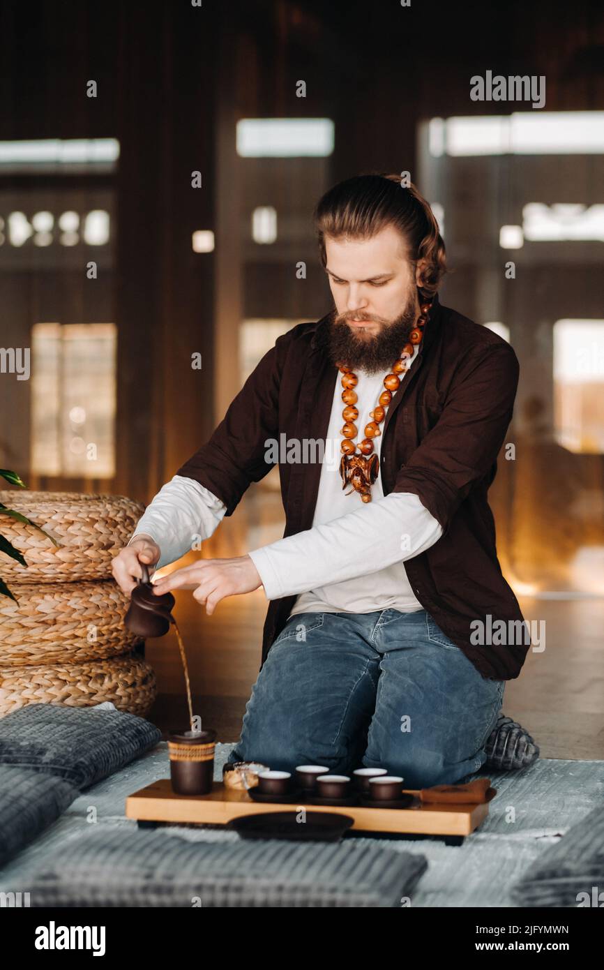 The tea master is preparing to hold a tea ceremony in the interior ...