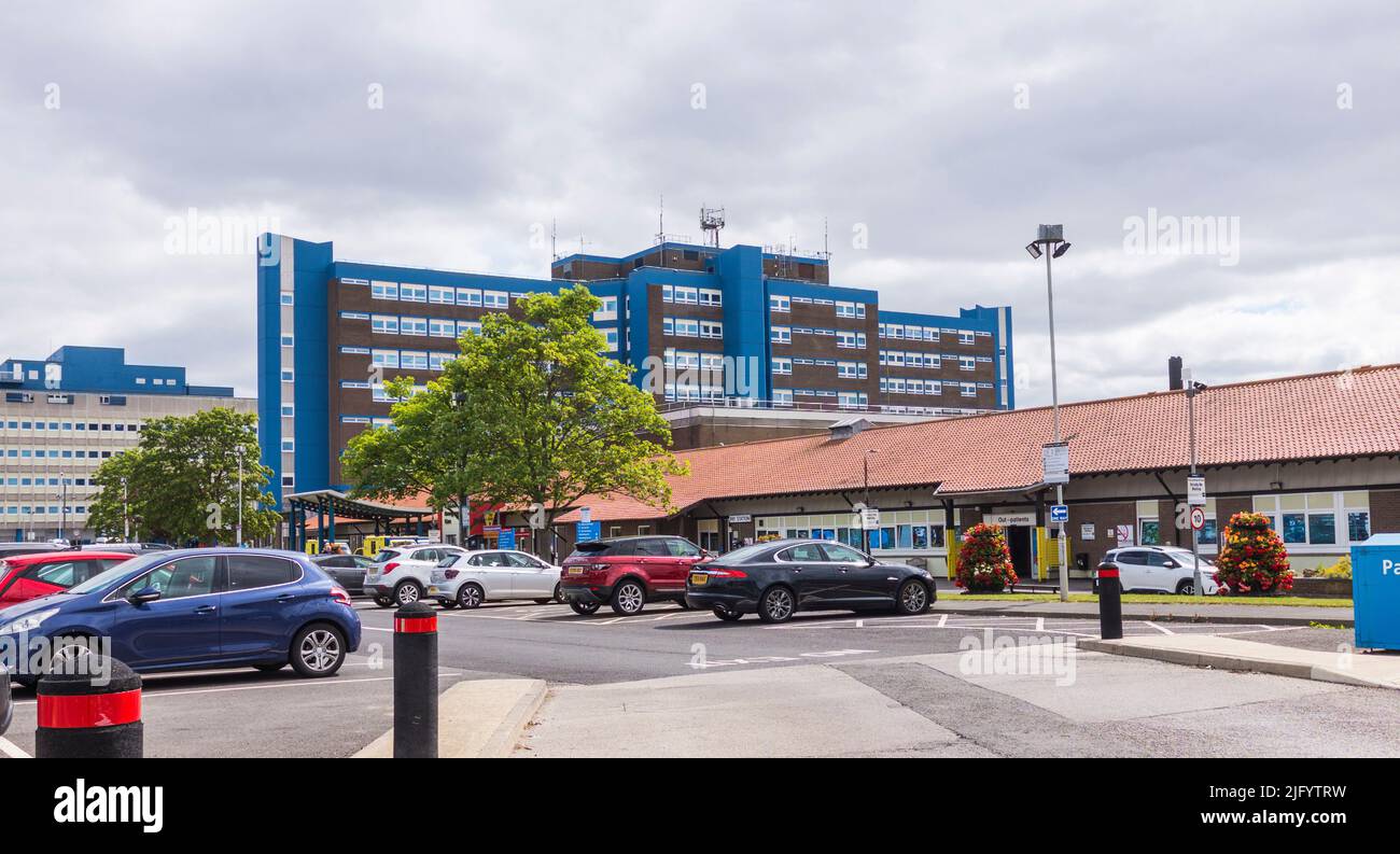 Hospital nhs outside exterior hi-res stock photography and images - Alamy