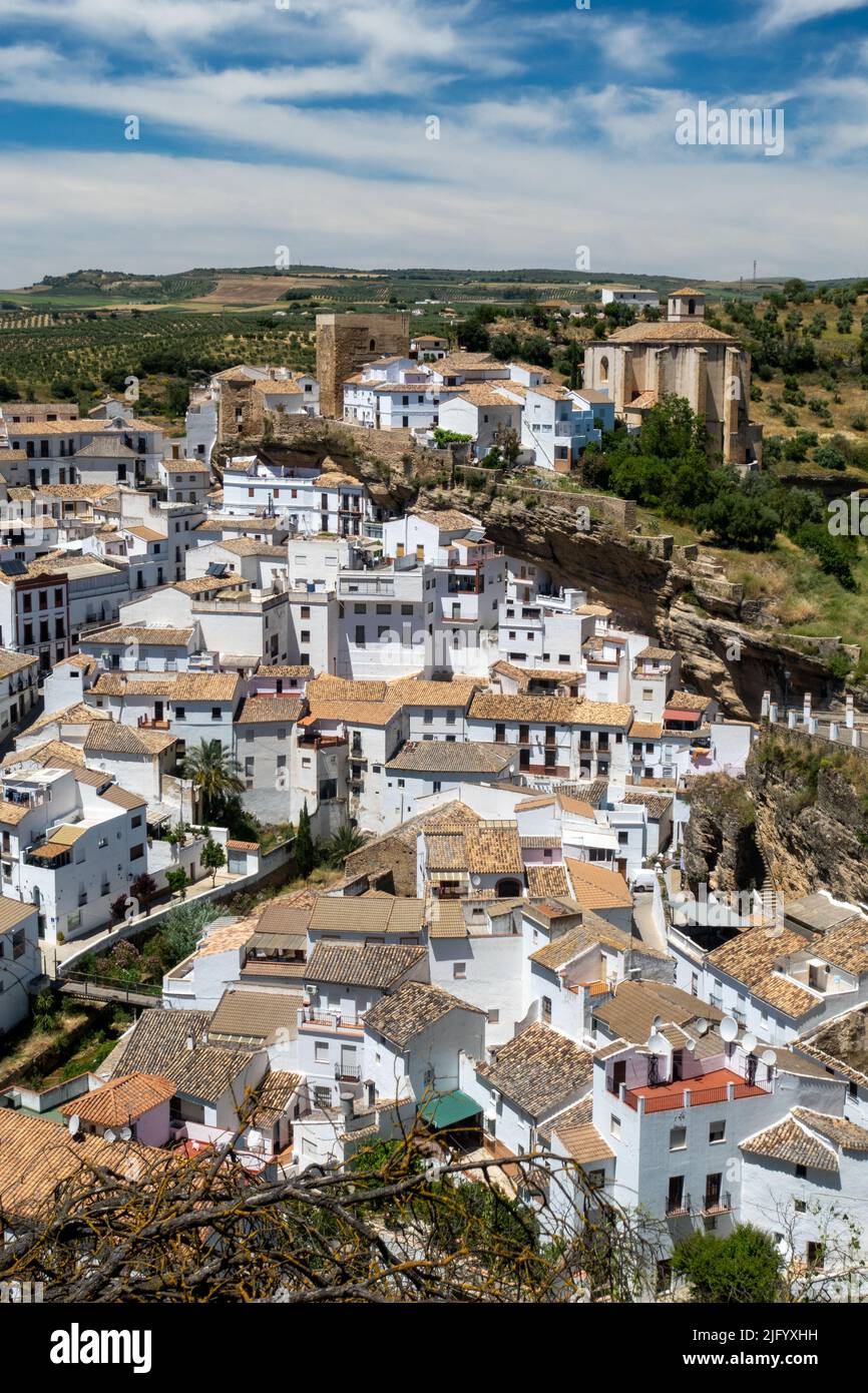 Pueblo of setenil de las bodegas hi-res stock photography and images ...