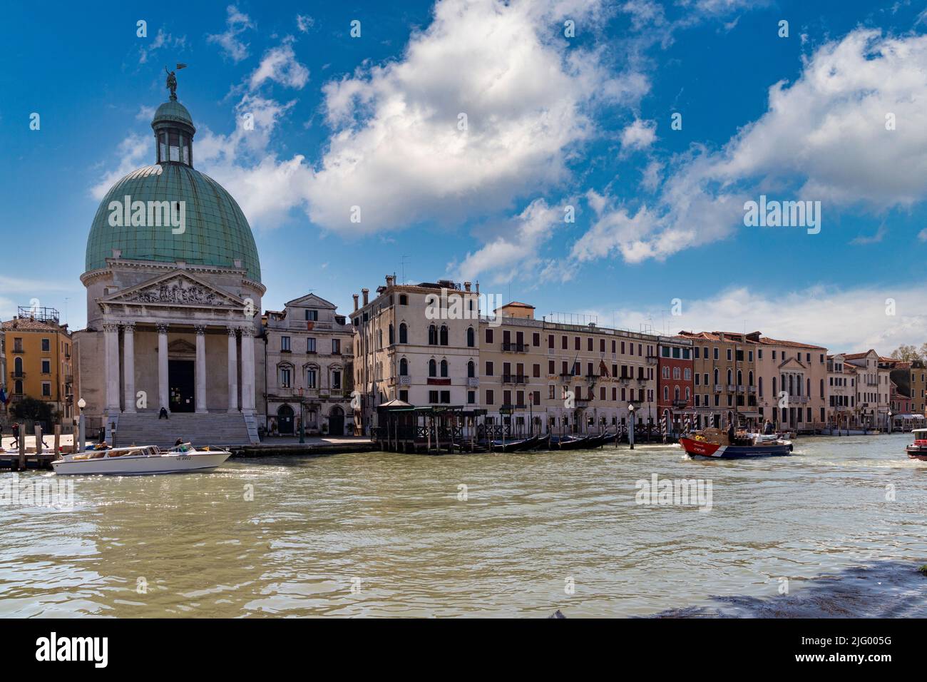 Church of San Simeone Piccolo on the Grand Canal in front of the ...