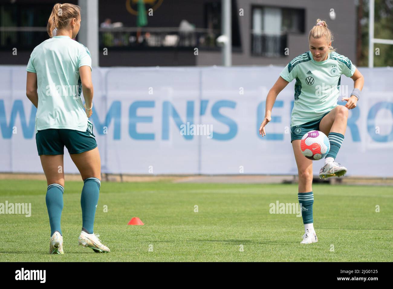 Laura freigang fussball hi-res stock photography and images - Alamy