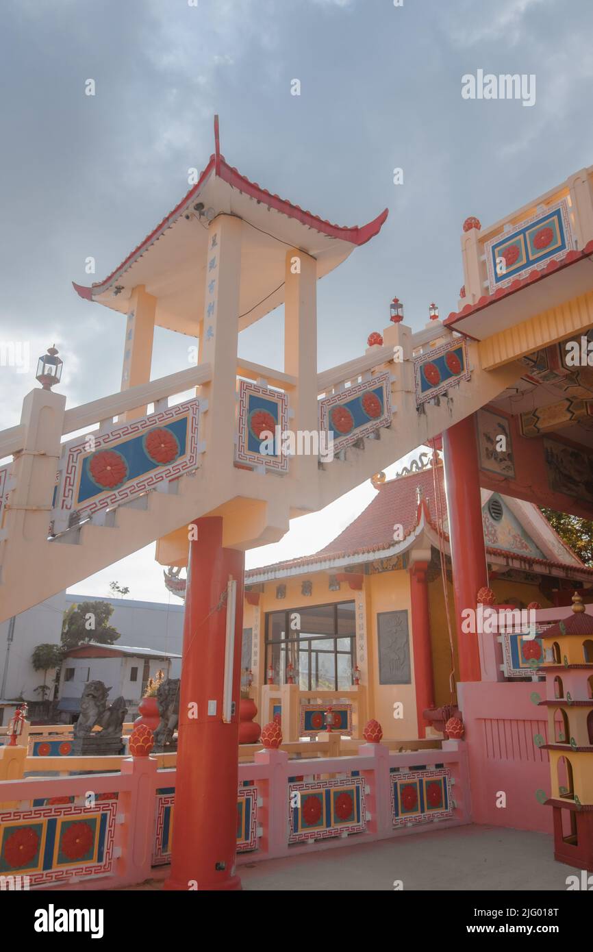 A vertical shot of the Chinese Spiritual Temple in Cebu, Philippines ...