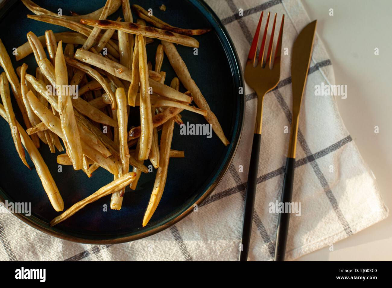 Roasted char-grilled green beans Stock Photo - Alamy