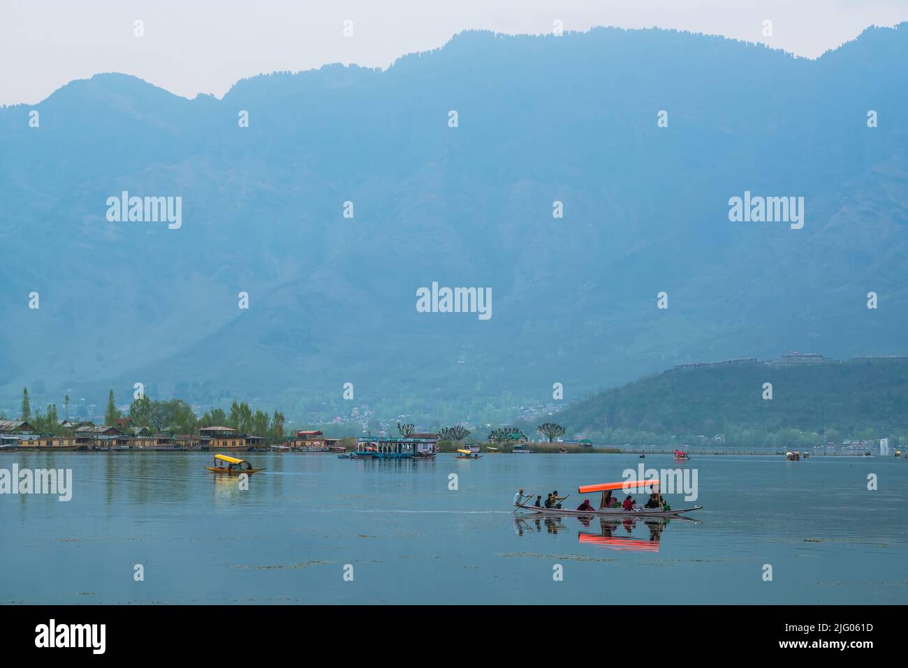 Shikara boats hi-res stock photography and images - Alamy