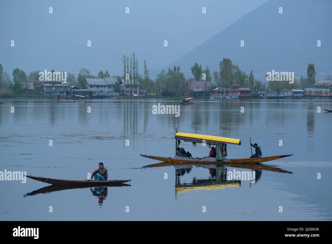 Shikara boats hi-res stock photography and images - Alamy
