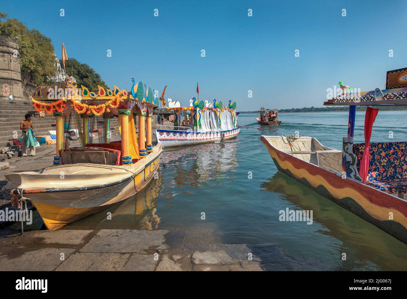 Maheshwar ghat hi-res stock photography and images - Alamy