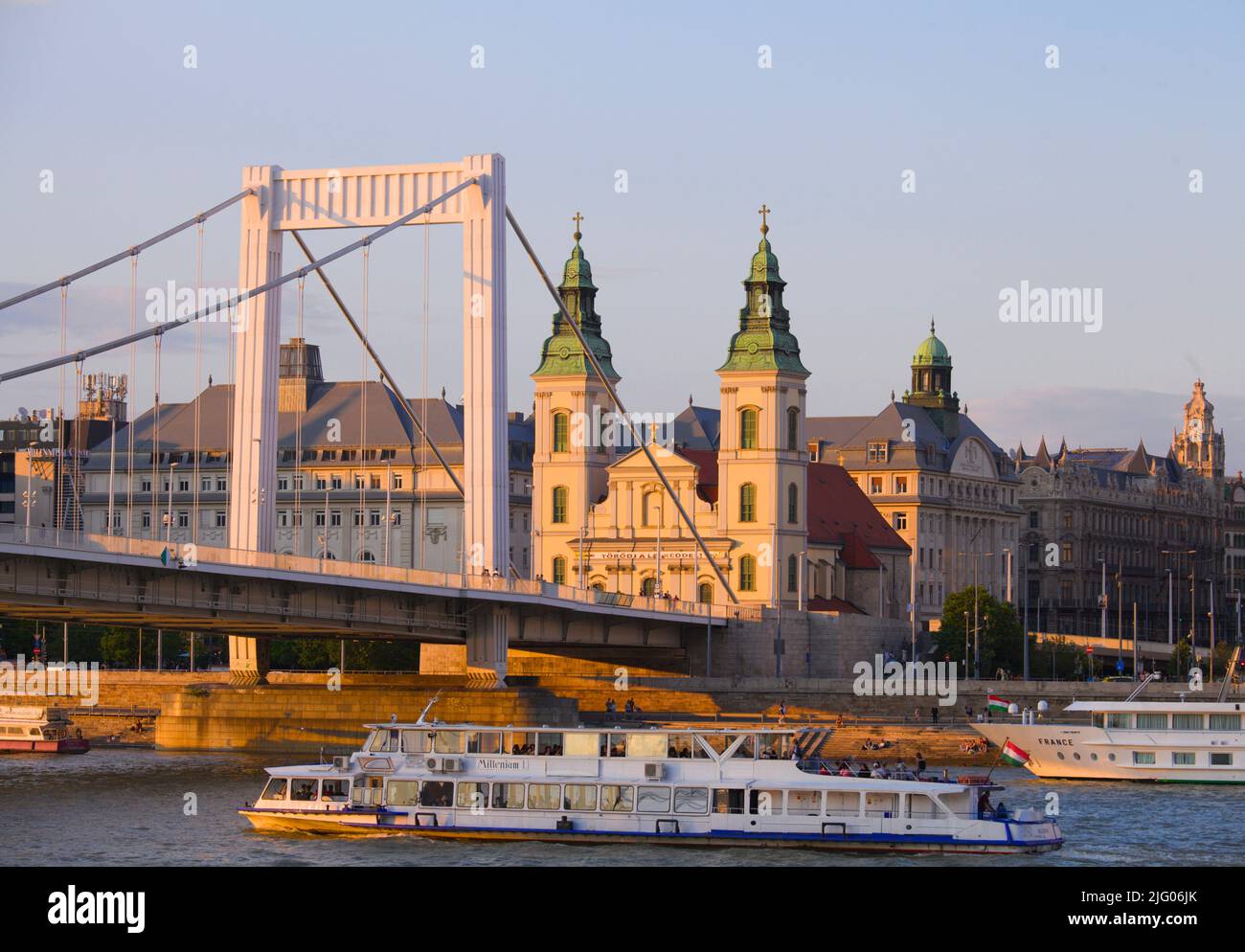 Budapest inner city hi-res stock photography and images - Alamy