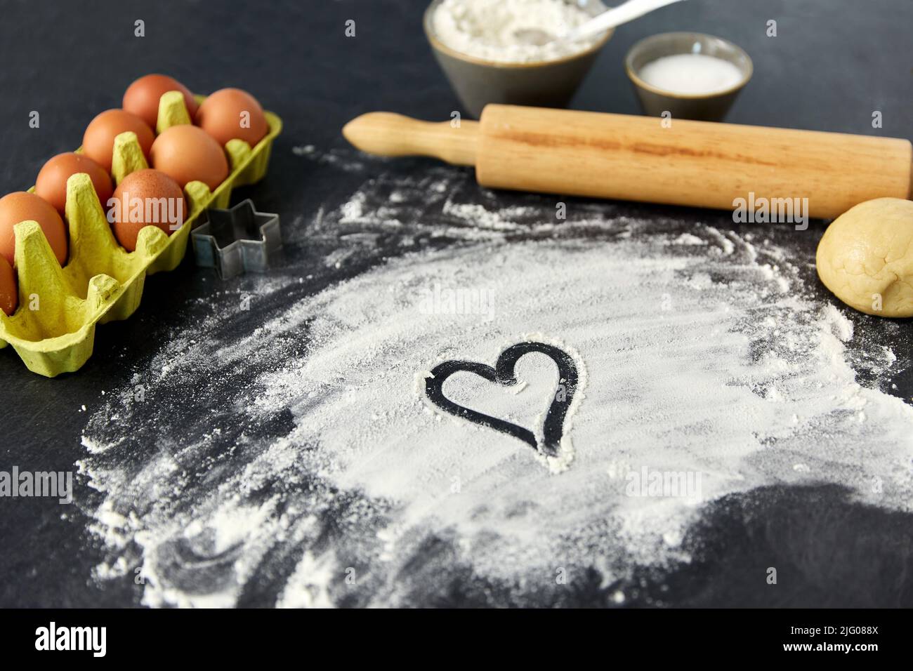 Flour rolling pin heart hi-res stock photography and images - Alamy