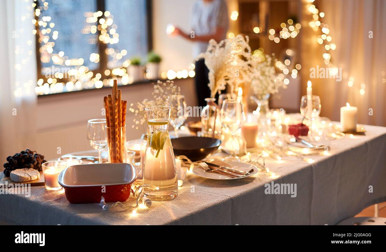 Dinner party table hi-res stock photography and images - Alamy