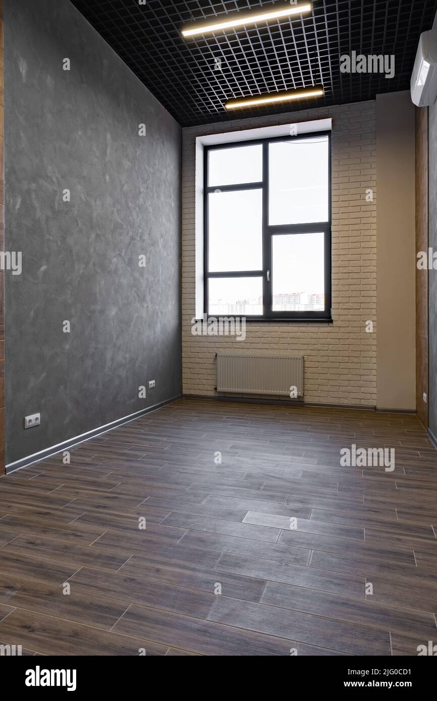Empty open space office room with window Stock Photo - Alamy