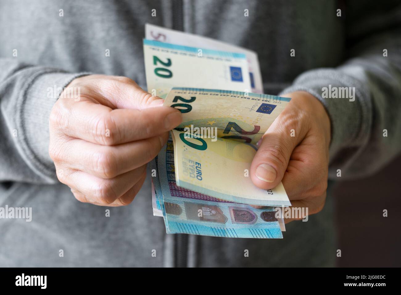 Hand holding euro paper bills hi-res stock photography and images - Alamy
