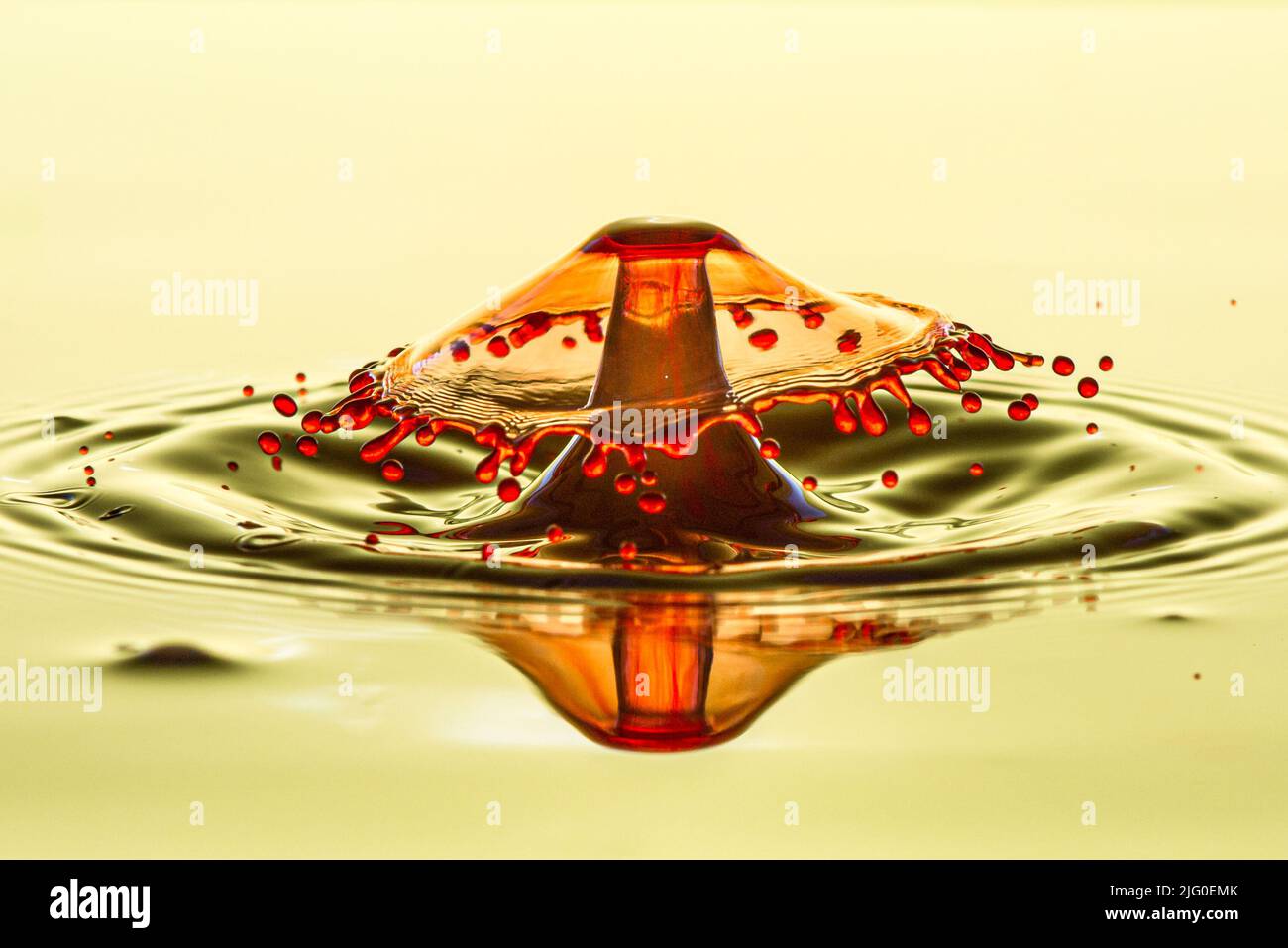 Farbige wassertropfen hi-res stock photography and images - Alamy