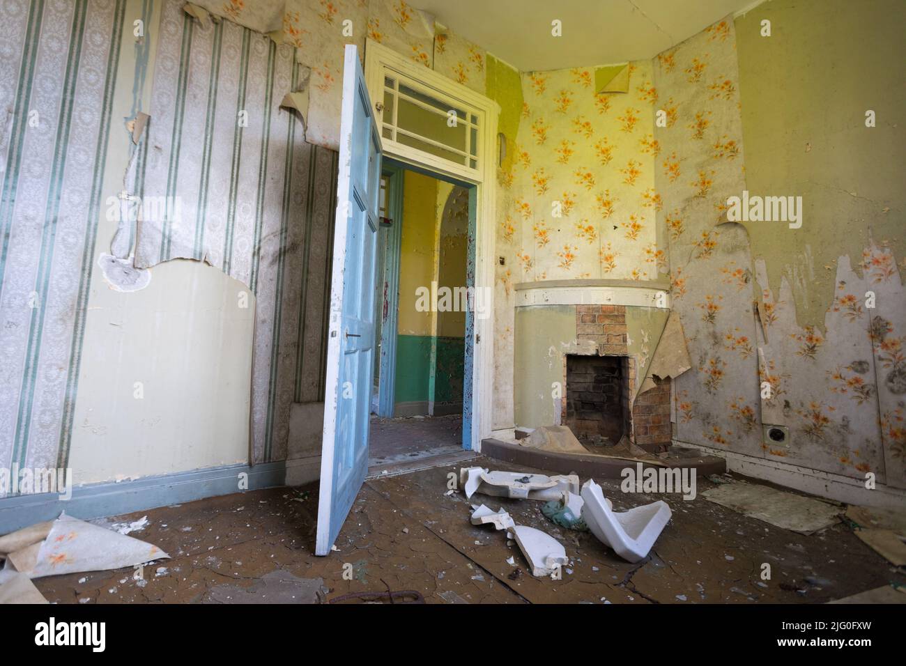 An abandoned and ruined interior of a building Stock Photo - Alamy