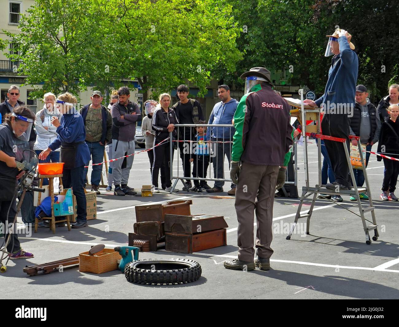 Outdoor auction crowd hi-res stock photography and images - Alamy