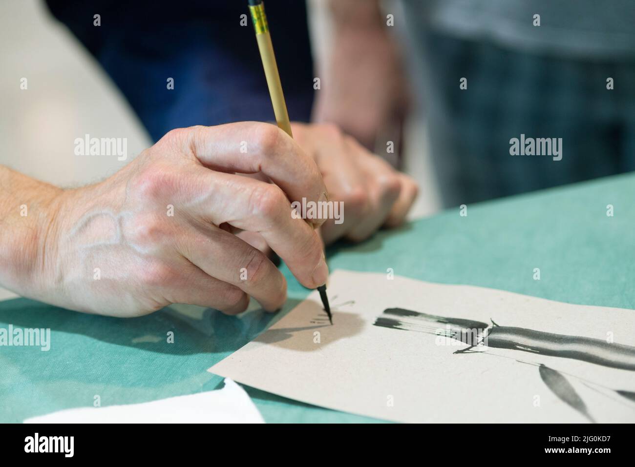 Close up artists hands painting hi-res stock photography and images - Alamy